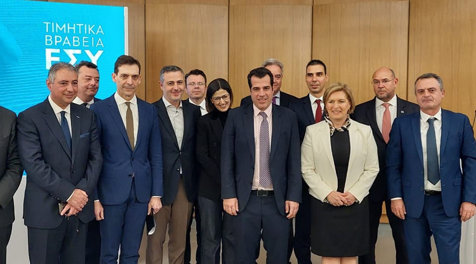 Τιμητικά βραβεία στους υγειονομικούς του ΕΣΥ - Γ. Καρβέλης: "Ένα μεγάλο ...